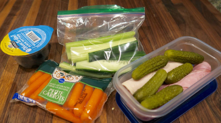5 Best Travel Snacks (Healthy and Macro Friendly!)